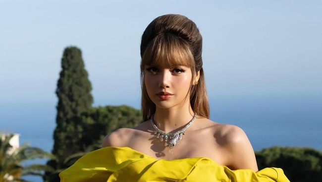 Bikin Terpana, Intip 5 Potret Lisa BLACKPINK yang Hadiri Bvlgari ...