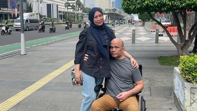 Intip 5 Potret Tebaru Harry Pantja Host Dunia Lain Usai Alami Stroke 9 Th - Foto 1