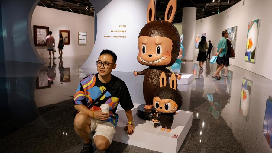 Penampakan Labubu Manusia yang Laku Rp2,5 Miliar