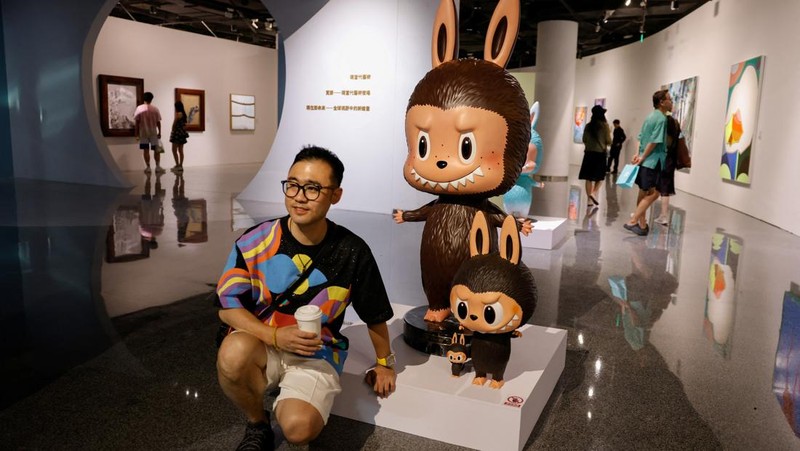 Penampakan Labubu Manusia yang Laku Rp2,5 Miliar