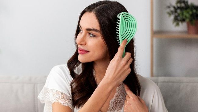 7 Tips Bikin Batang dan Akar Rambut Lebih Kuat, Bye-bye Rontok!