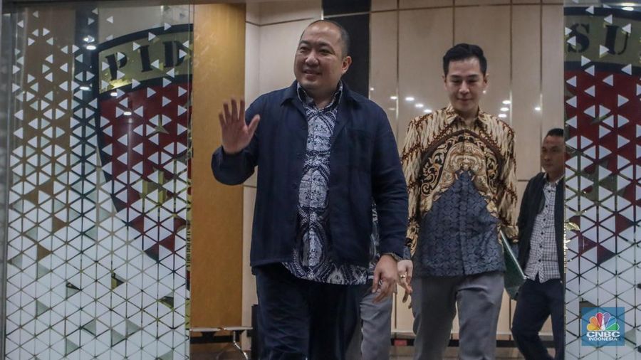 Potret Eks Bos Sritex Tersenyum Usai Diperiksa Kejagung Selama 12 Jam
