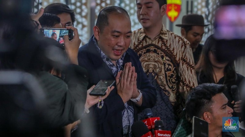 Potret Eks Bos Sritex Tersenyum Usai Diperiksa Kejagung Selama 12 Jam