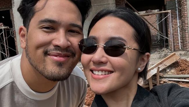 Kebersamaan Adrian Khalif dan Istri, Intip 5 Potret Romantisnya Bun ...