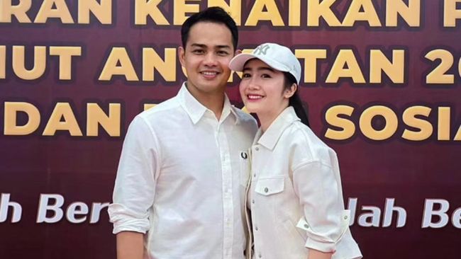 5 Potret Romantis Febby Rastanty dan Suami Polisi, Terbaru Ikut Tren ...