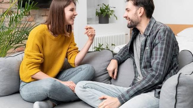 7 Topik Deep Talk agar Hubungan Lebih Hangat dan Dalam dengan Pasangan