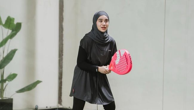Get The Look: Inspirasi Outfit Olahraga Padel untuk Muslimah ala Nabila Taqiyyah