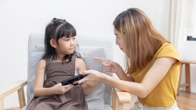 3 Cara Mengatasi Emosi Anak Meledak-Ledak Karena Terpapar Gadget Menurut Psikolog