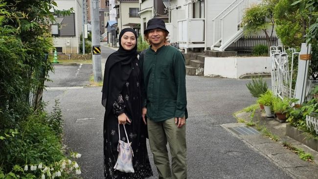 Iman Vokalis J-Rocks Rayakan Anniversary Penikahan, Intip Potretnya ...