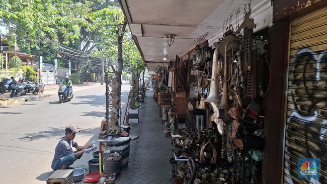 Toko Barang Antik di Menteng Sepi-Pembeli Kabur, Pedagang 'Menangis'