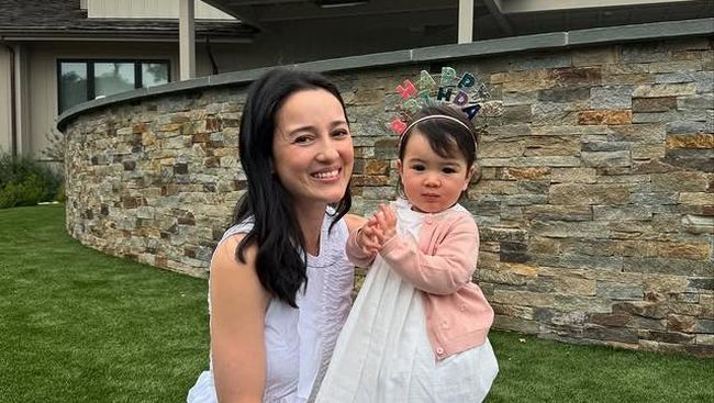 7 Potret Manis Julie Estelle Bareng Putrinya yang Selalu Bikin Salfok ...