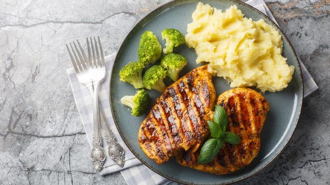 20 Resep Ayam Fillet Mudah dan Simpel, Krispi hingga Asam Manis