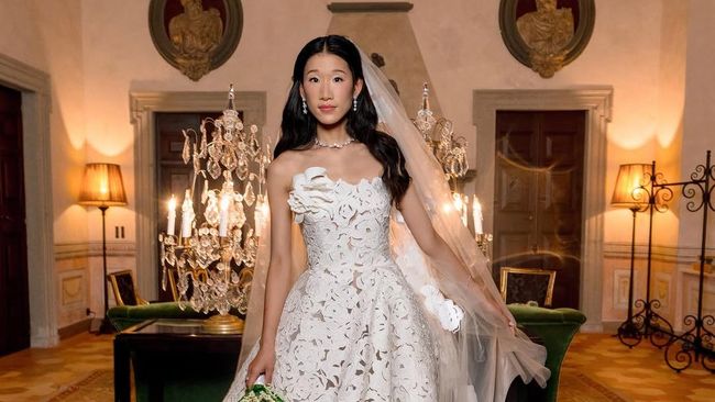 Intip Deretan Gaun Becca Bloom di Pernikahannya, Motif Es Krim hingga ...