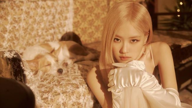 Tampil Menawan di MTV VMA 2025, Rose BLACKPINK Raih Penghargaan Song of ...
