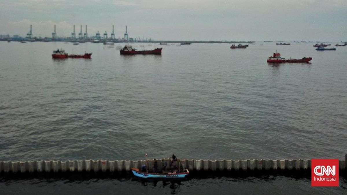 FOTO: Penampakan Tembok Beton di Pesisir Laut Cilincing