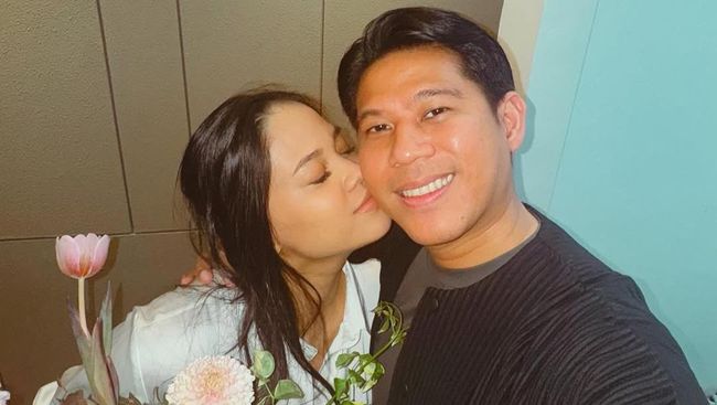 Potret Romantis Nino RAN & Istri Dokter Rayakan Anniversary Pernikahan ...