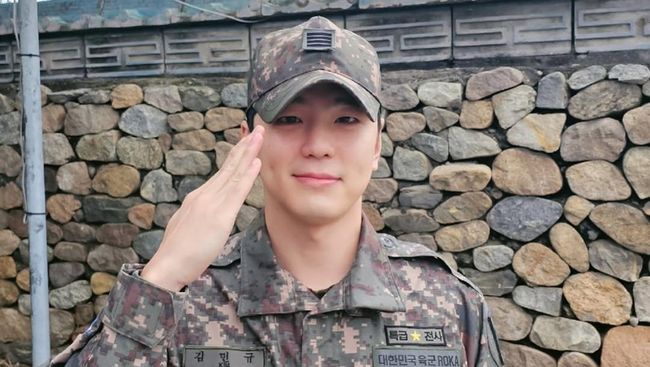 Aktor Korea Kim Min Gue Resmi Rampungkan Wajib Militer