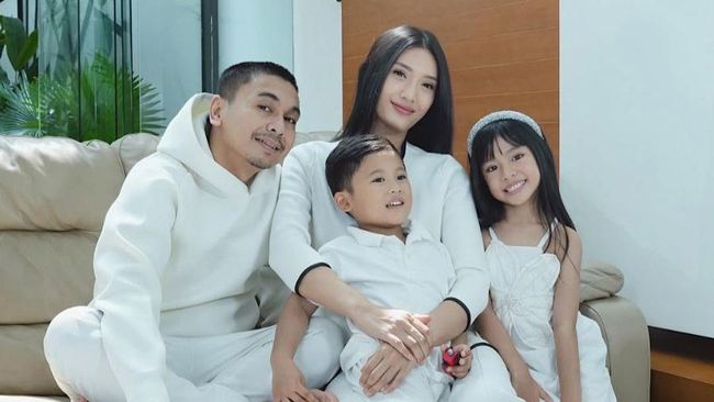 Cara Raditya Dika Bantu Anak Mengenal Minat dan Bakatnya Sejak Dini