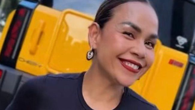 5 Potret Melaney Ricardo Beli Mobil Mewah Rp500 Juta Hasil dari Affiliator - Foto 1