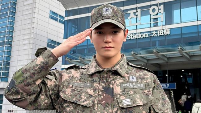 Taeyong NCT Resmi Menyelesaikan Wajib Militer, Intip Potretnya! - Foto 1