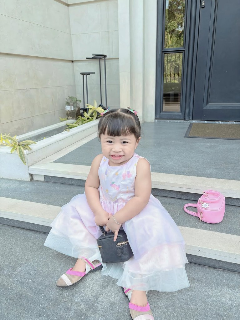 Didandani Nagita Slavina, 7 Gaya Lily Sang Putri yang Modis dengan ...