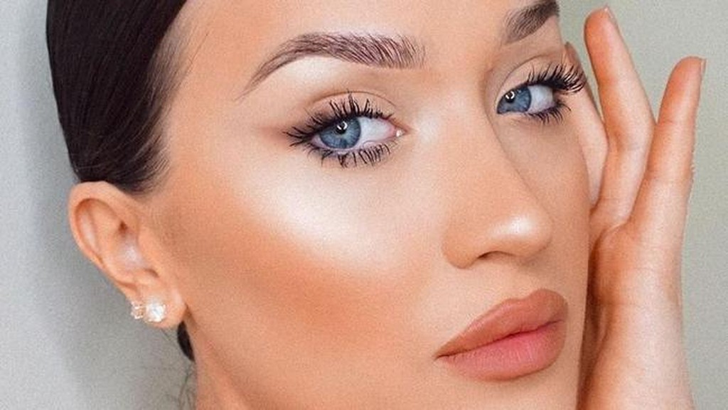 Makeup Glowing Ala Korea yang Tahan Seharian? Ini Trio Andalan yang ...