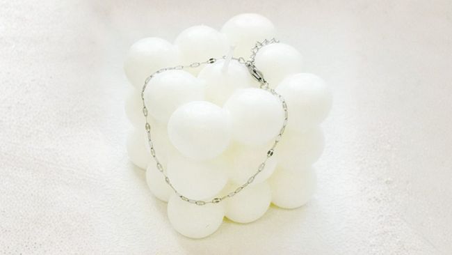 Ingin Tampil dengan Sentuhan Personal? Gelang dengan Liontin Custom Ini ...