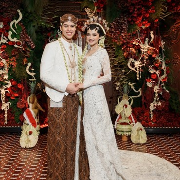 Potret Karangan Bunga dari Presiden Prabowo untuk El Rumi dan Syifa Hadju