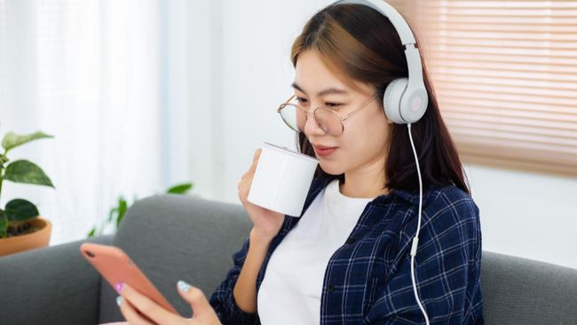 Ciri Kepribadian Orang yang Suka Mendengarkan Podcast