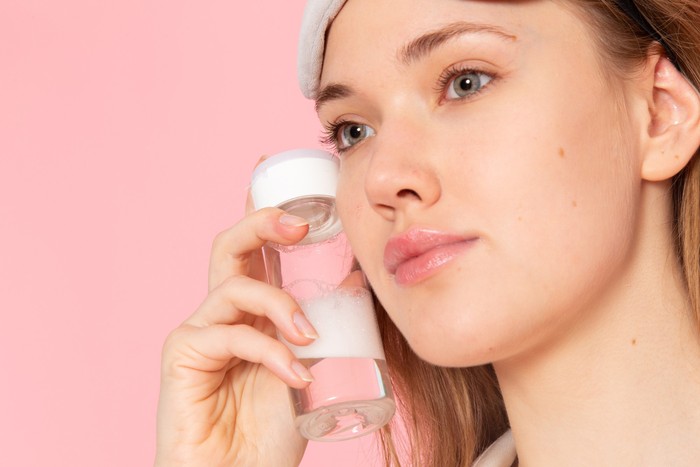 Ini Perbedaan Toner dan Essence dalam Skincare