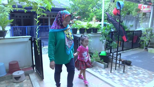 Lebih Dekat Sama Bunda Uchy 'Si Mamah Kardus'