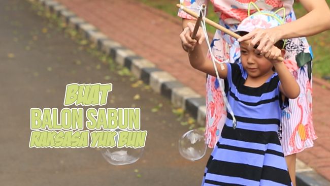 Bikin Balon Sabun Raksasa Yuk, Bun